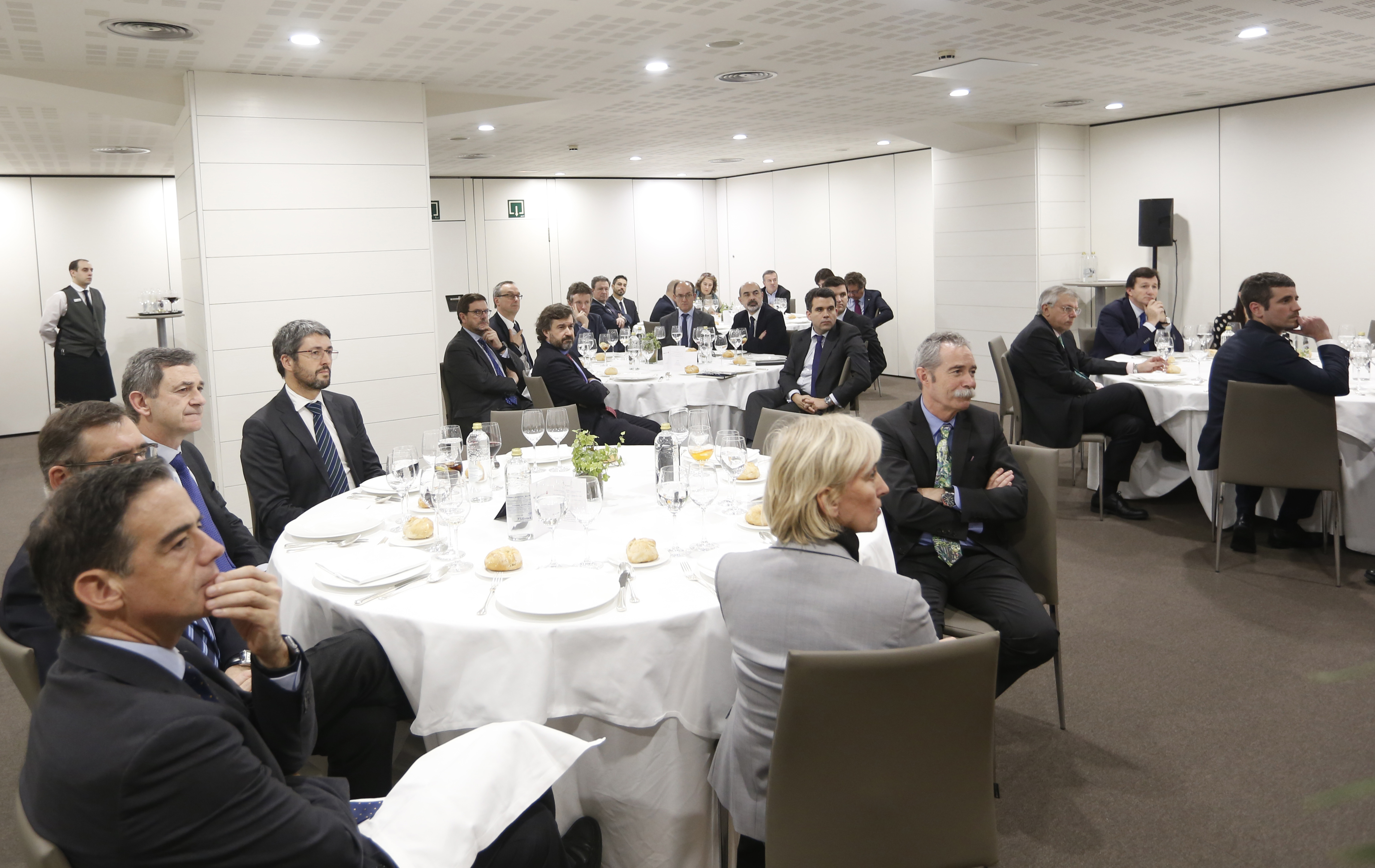 Emilio Ontiveros – La Economía mundial y española en 2018: riesgos y ...