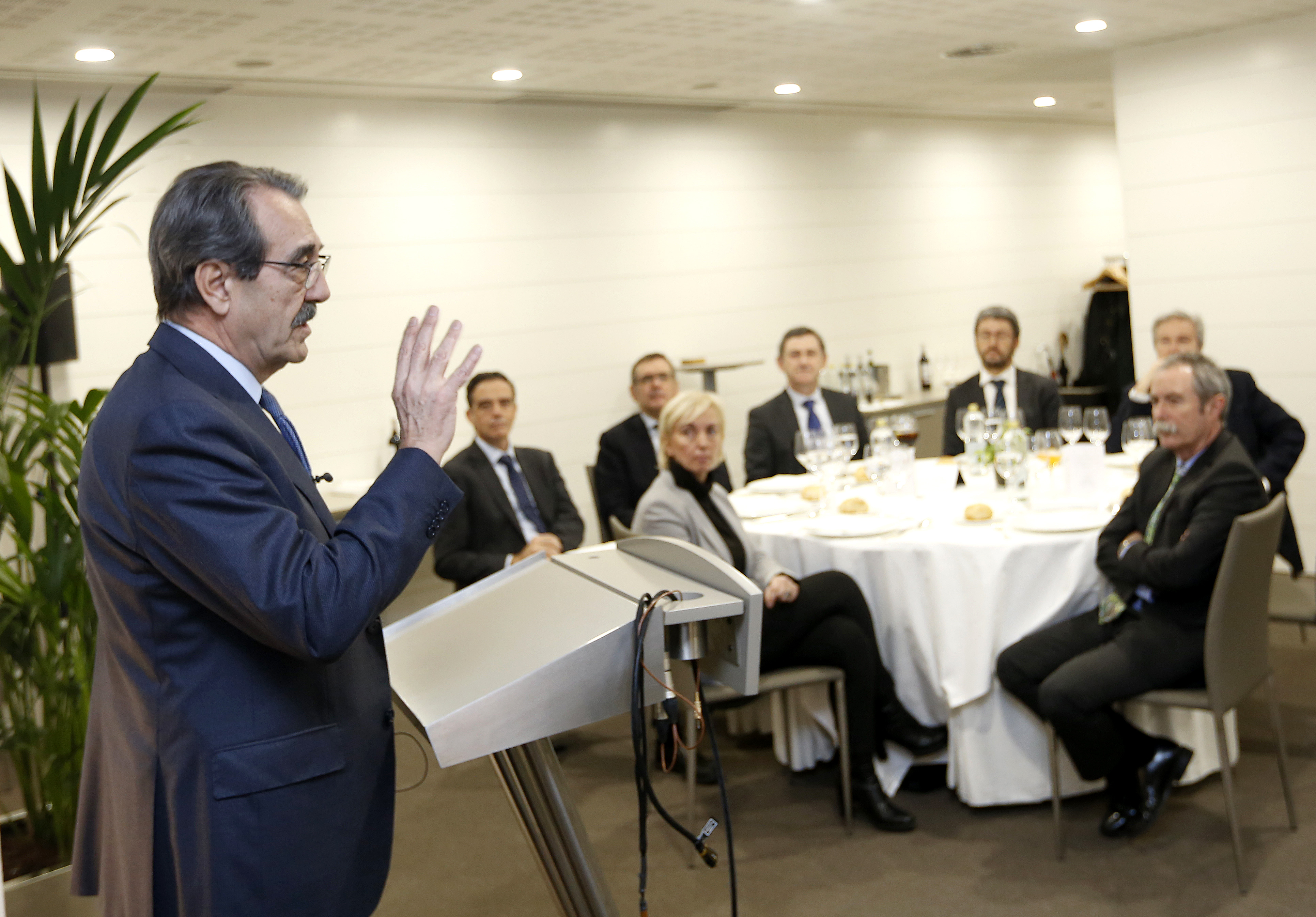 Emilio Ontiveros – La Economía mundial y española en 2018: riesgos y ...